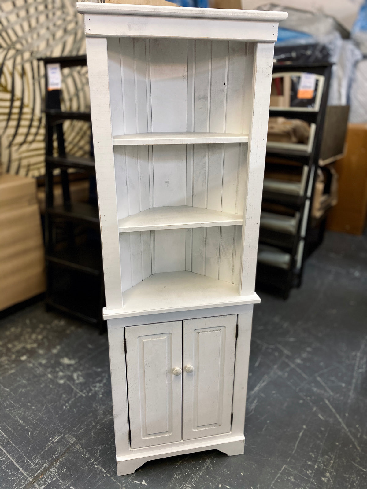 Cambridge Corner Cabinet in Vintage Dove — Osmond's Furniture