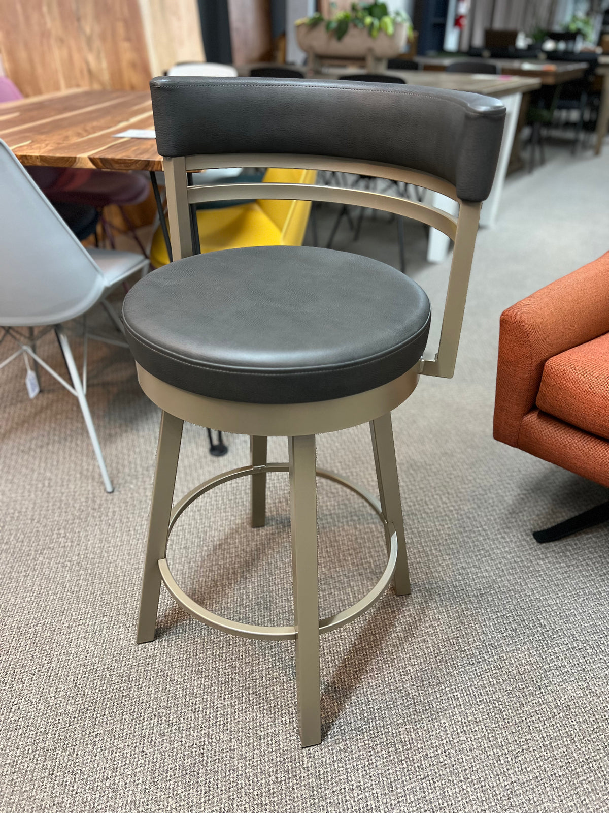 Ronny Counter Height Swivel Stool — Osmond's Furniture